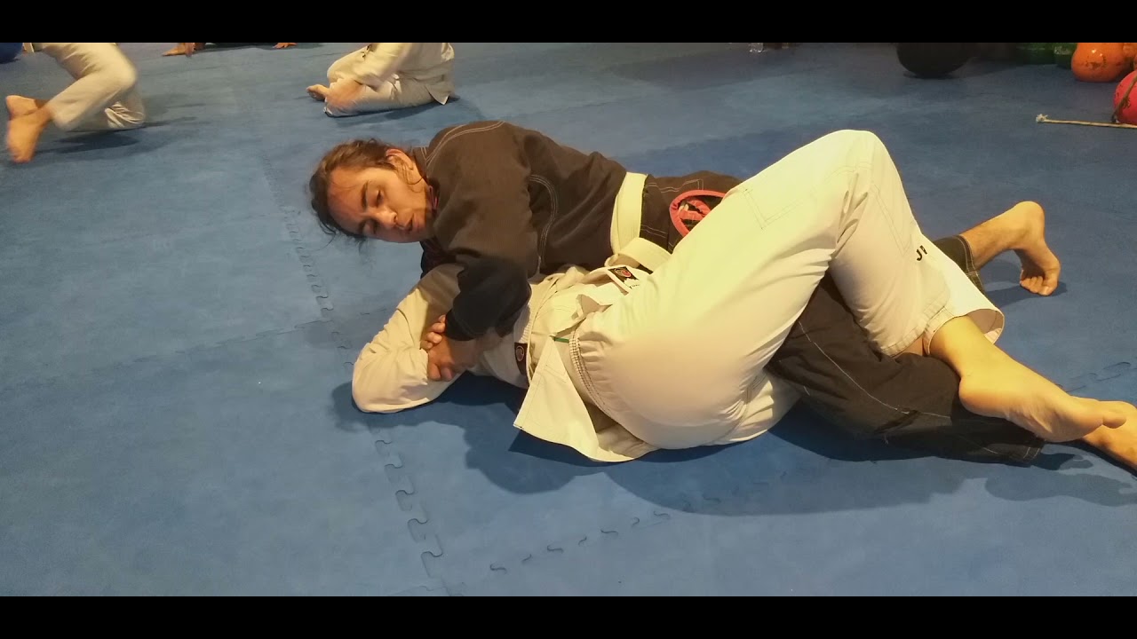 how to get a chicken wing lock from quarter guard - YouTube