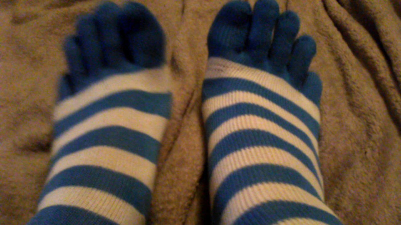 Cute Striped Blue and White Toe Socks 靴下 - YouTube