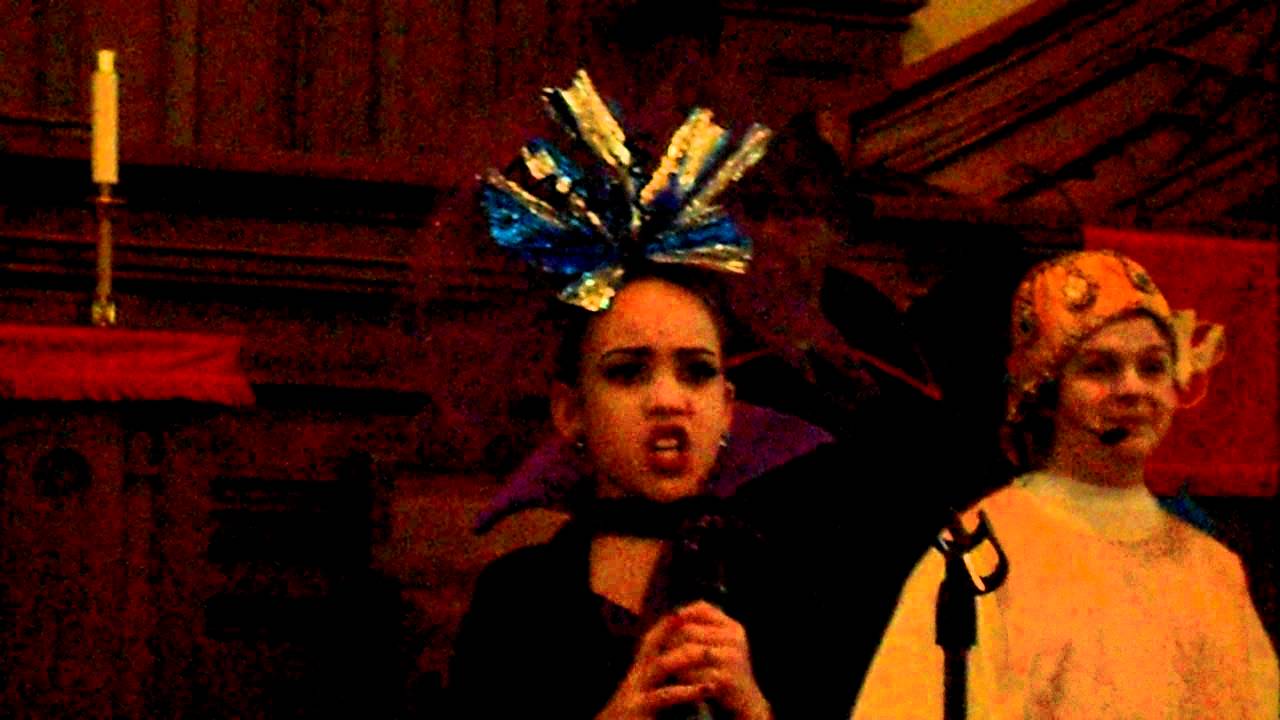 9 year old Opera singer - YouTube