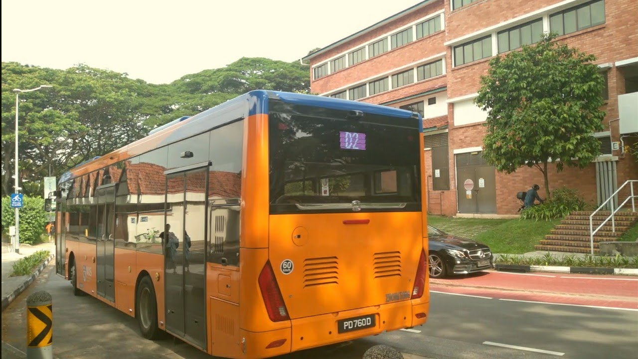 NUS ISB: [PD760D] On Service D2 Departing UHC Bus Stop Along Lower Kent ...
