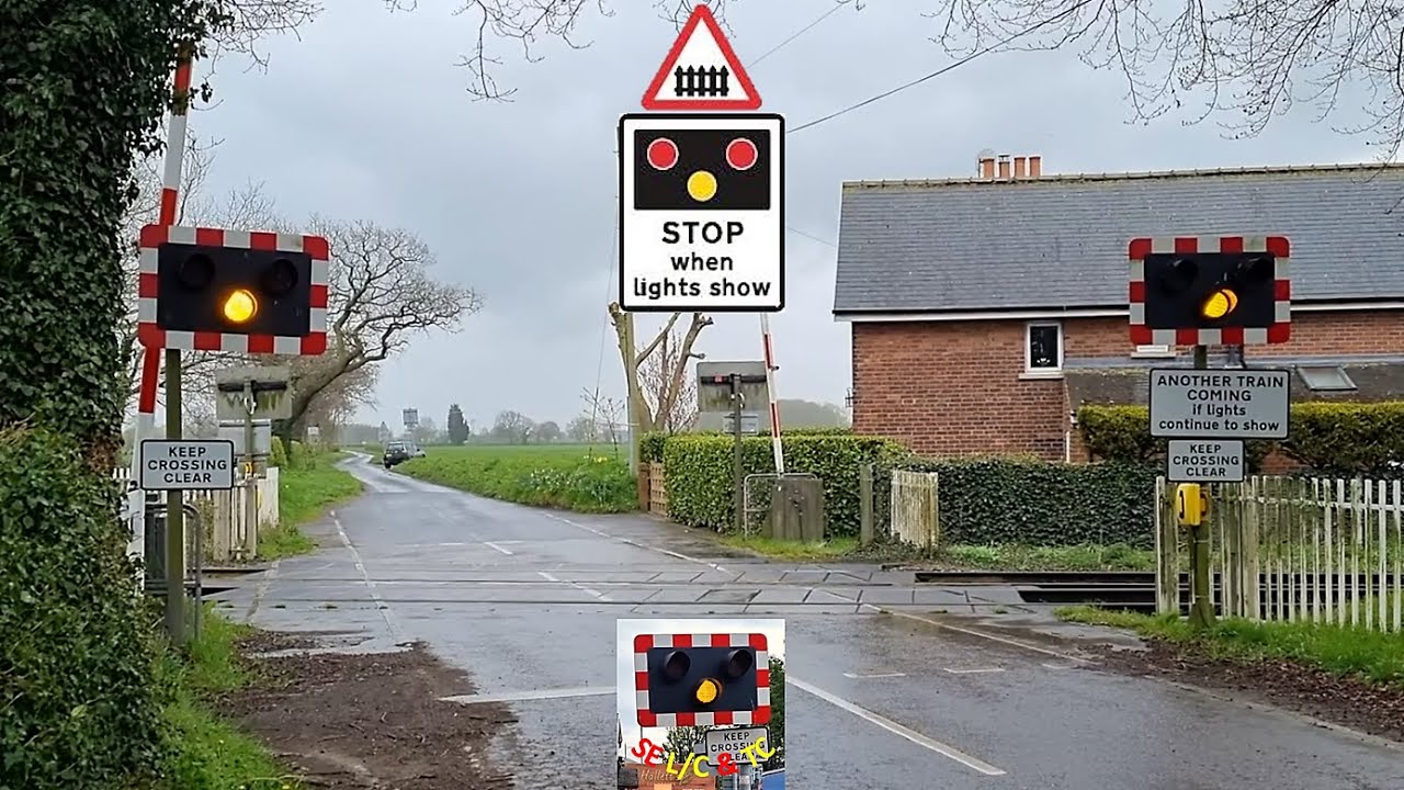 Woodhall Lane Level Crossing, North Yorkshire - YouTube