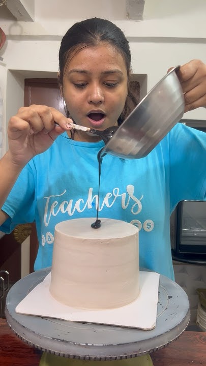 Ye kya ho gaya😱 pls kuch idea do aap sab🥺🙏🏻 #shorts #shortsfeed #viral #trending #cake #youtube ...