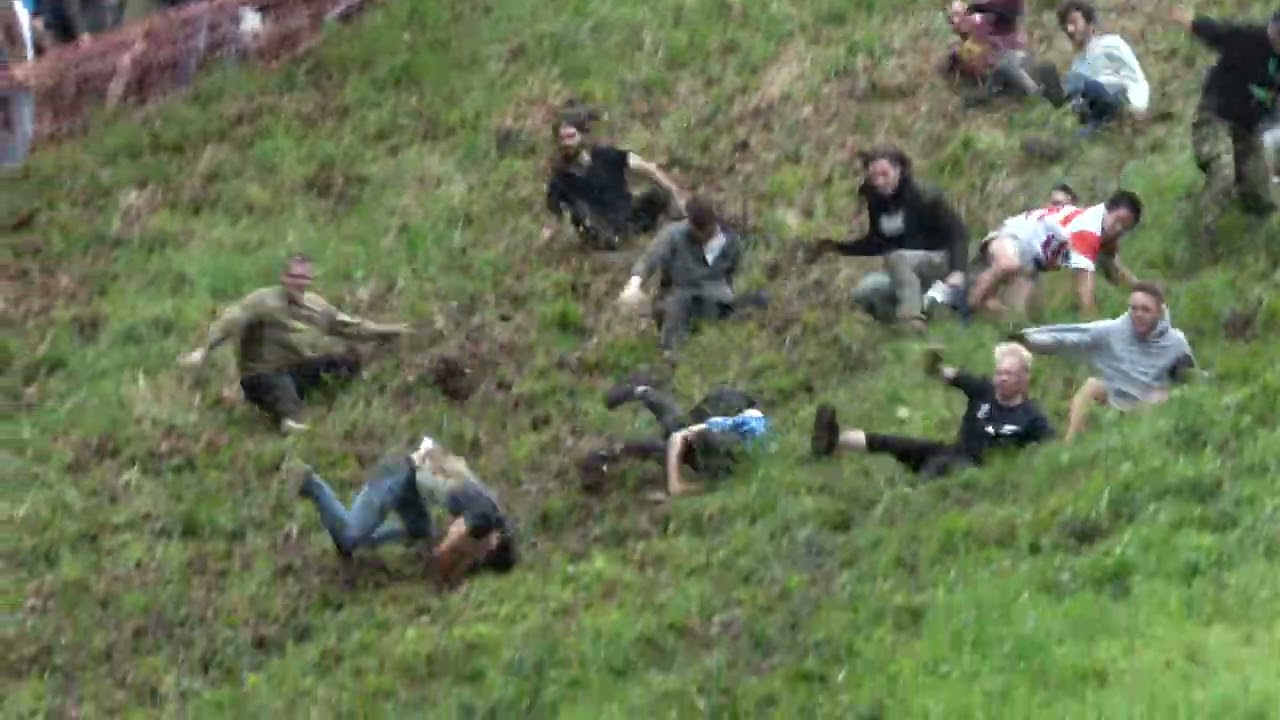 US woman rolls her way to victory in BRUTAL cheese rolling contest in ...