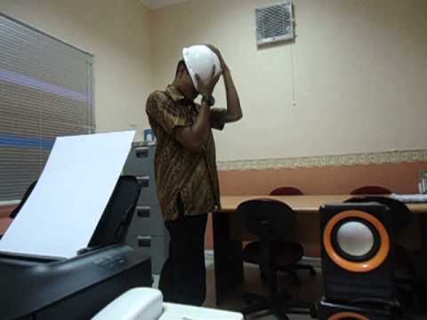 Video terbaru Versi Pegawai kantor joget hindia plus aksi robot
