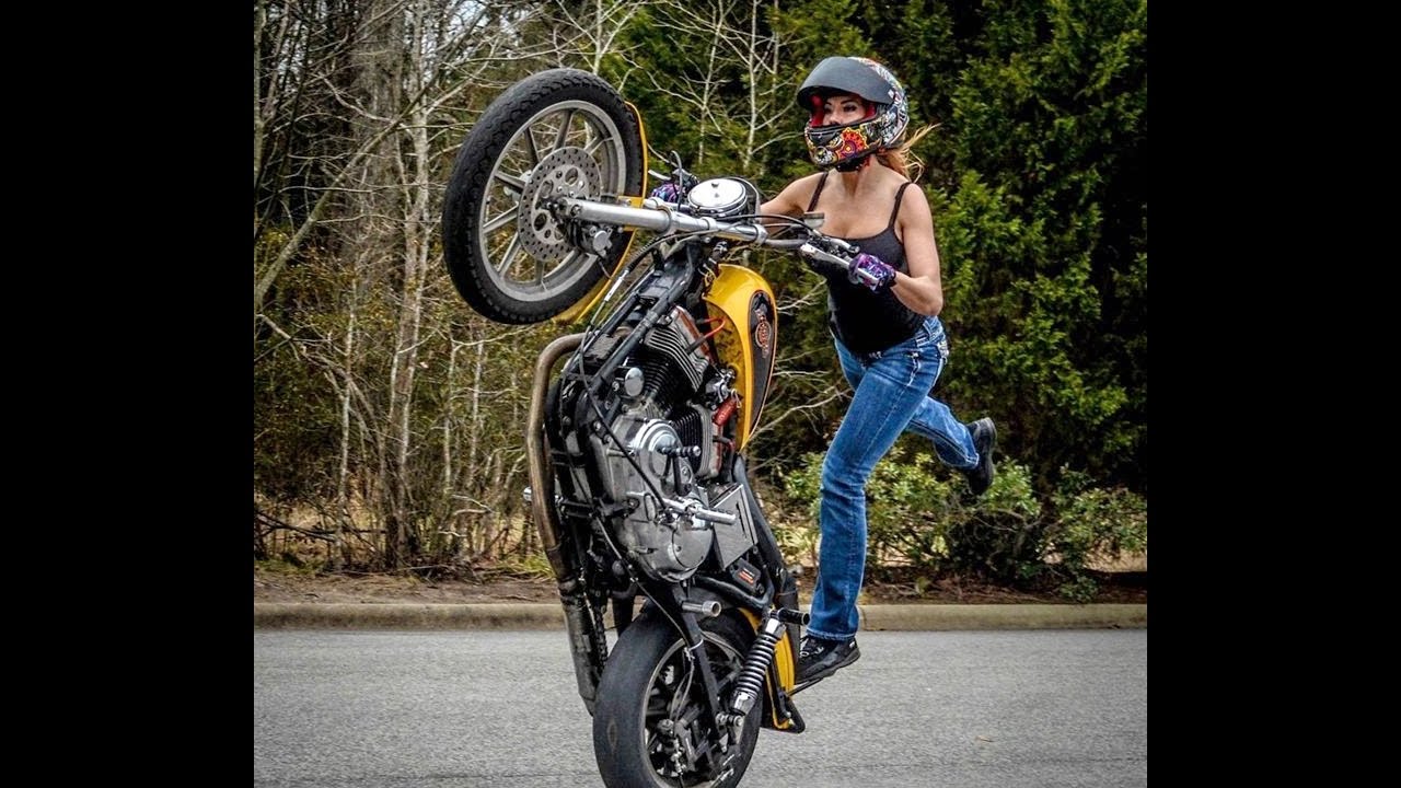 Freestyle Ladies -AMAZING FEMALE BIKERS STUNT - YouTube
