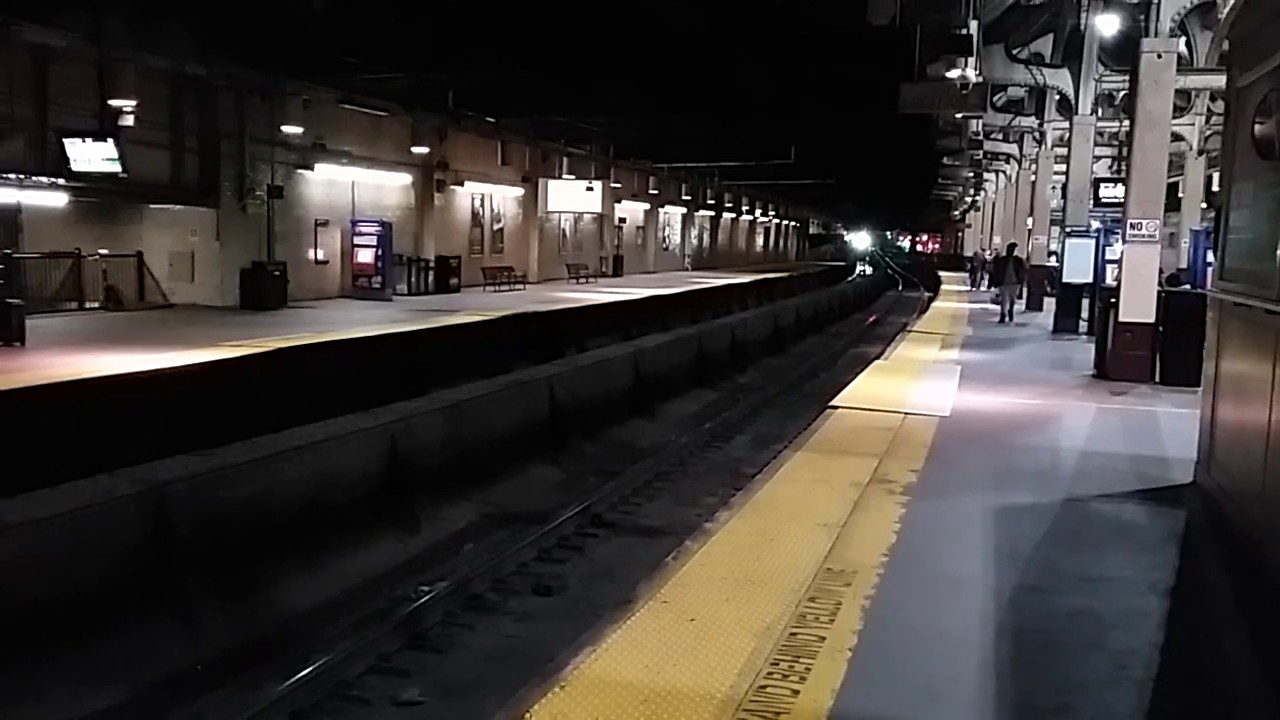 Amtrak Northeast Regional Train #146 at Newark Penn Station - YouTube