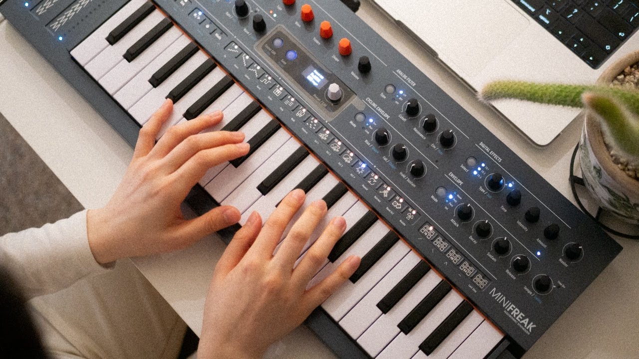 Arturia Minifreak Live Performance - Suwon Yim - YouTube