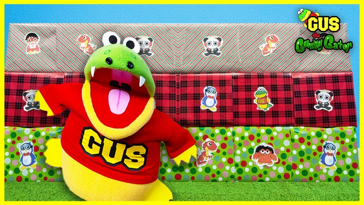 Giant Smash Surprise Christmas with Gus the Gummy Gator! - YouTube