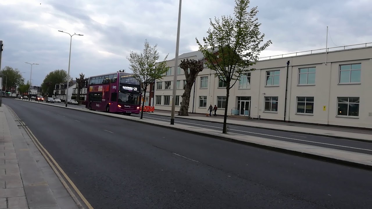 E400 ON READING BUSES ROUTE 23 ( BERRY ) - YouTube