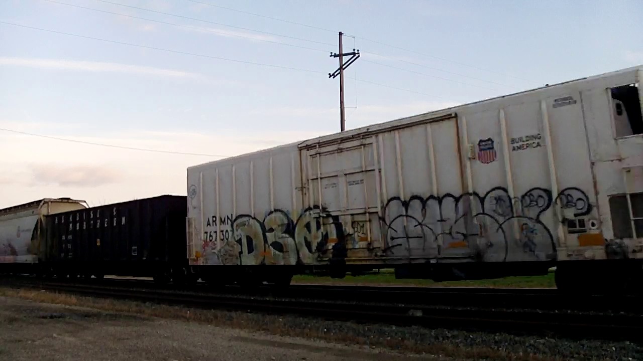 NS 35E @ LAPORTE, IN 11 26 16 NS 2740 UP 3902 UP 5037 - YouTube