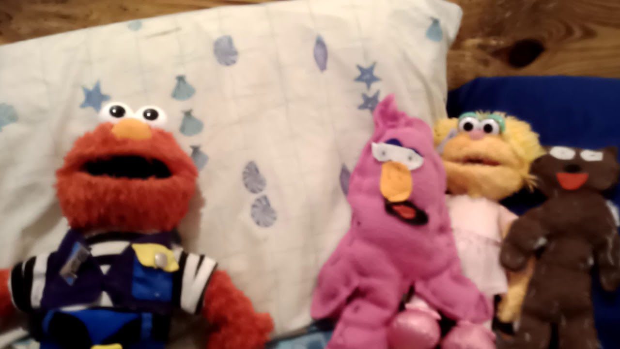 Elmo sings bee doodle Dee Dum - YouTube