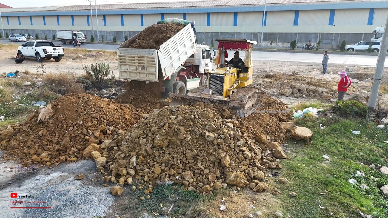 EpFirst_KOMATSU D31P Dozer Push Soils Clutter Making On Road And Dump ...