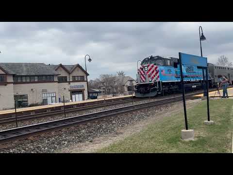 Amtrak dash 8 passes lake forest & metra 500 departs lake forest with horn (3/29/25) - YouTube