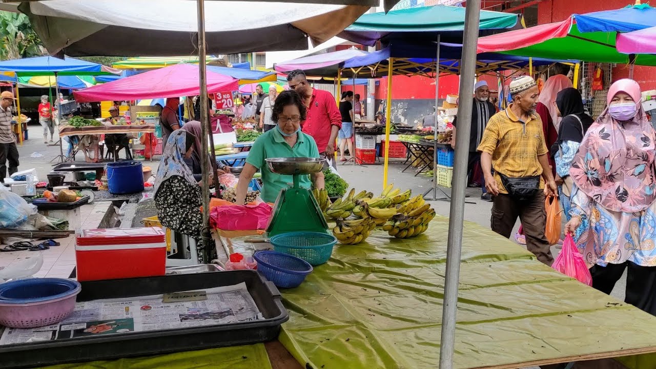 Pasar Batu Pahat in the Malaysia Mountains - YouTube