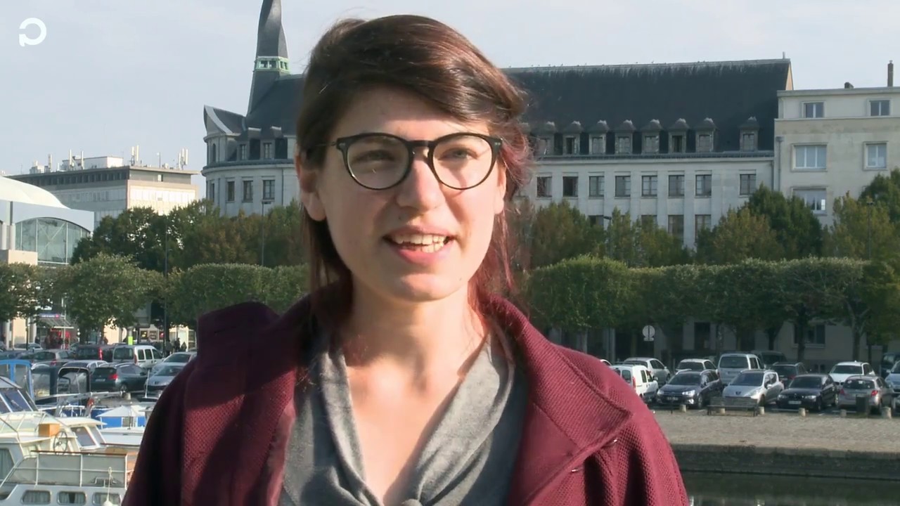 Étudier à l'étranger - interview de Chloé Bernard - YouTube