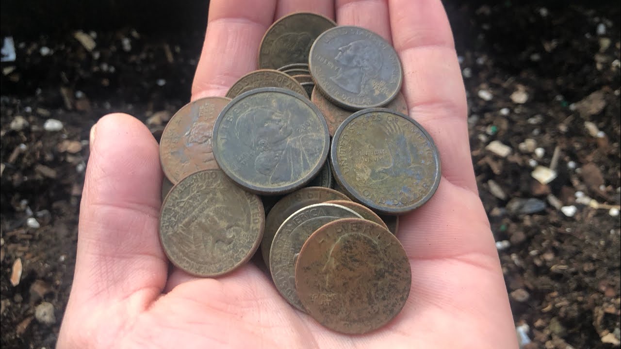 Coin Shooting a Local Park Metal Detecting!! - YouTube