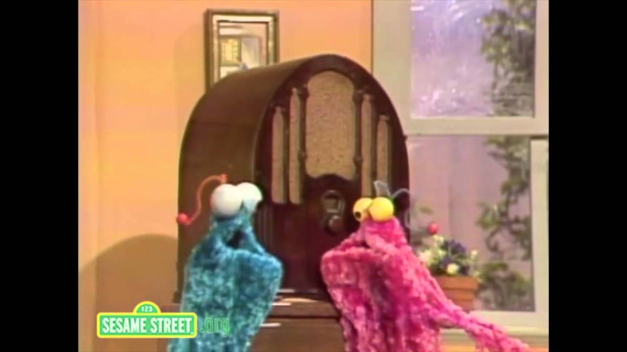 Aliens Discover The Biscuits - YouTube