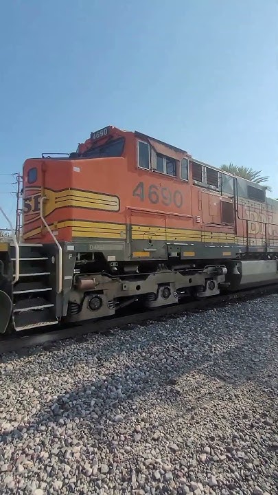 BNSF Manifest passes Fullerton w/ BNSF 145 #bnsf - YouTube