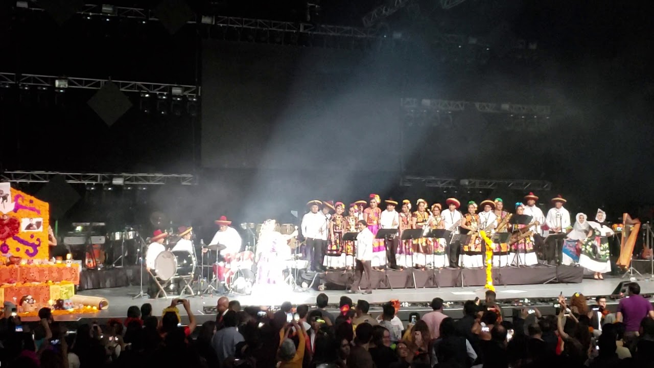 Lila Downs auditorio nacional LLORONA - YouTube