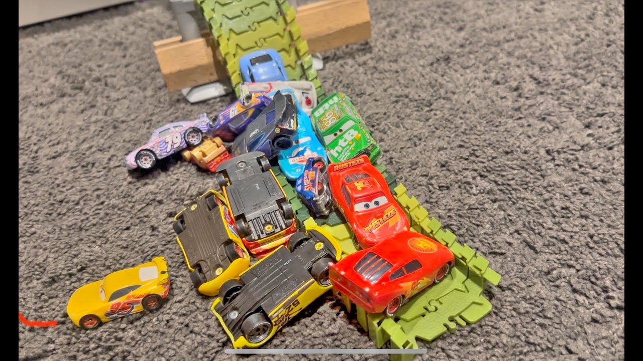 DISNEY PIXAR CARS Race Off, New Fast Track SLOW MOTION-HOT WHEELS ...
