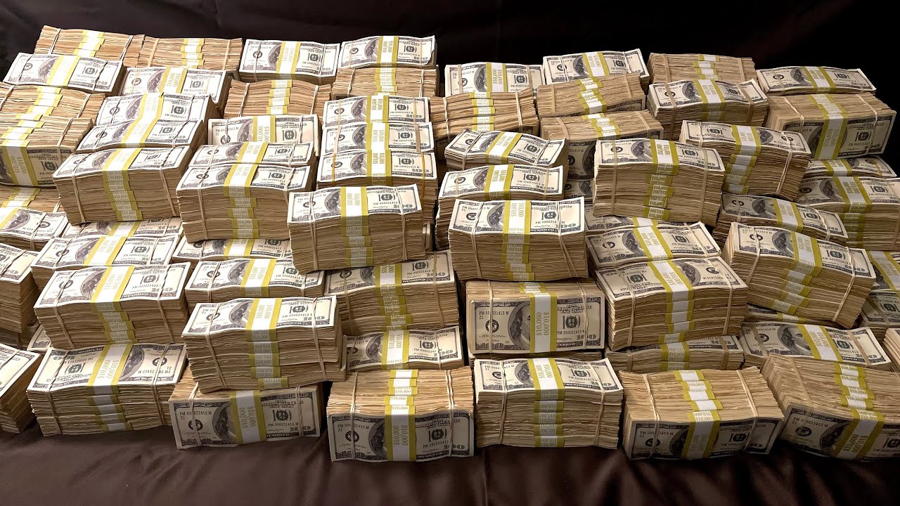 Millionaire Withdraws 8 000 000 Cash From Bank Account ASMR In 4K