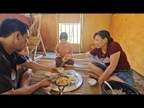After a tiring day at work, Thu's whole family enjoyed a delicious meal together.