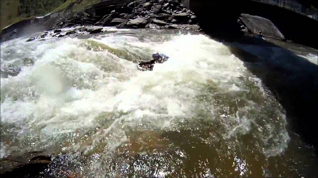 Surfing Hell Hole, Ocoee River. - YouTube