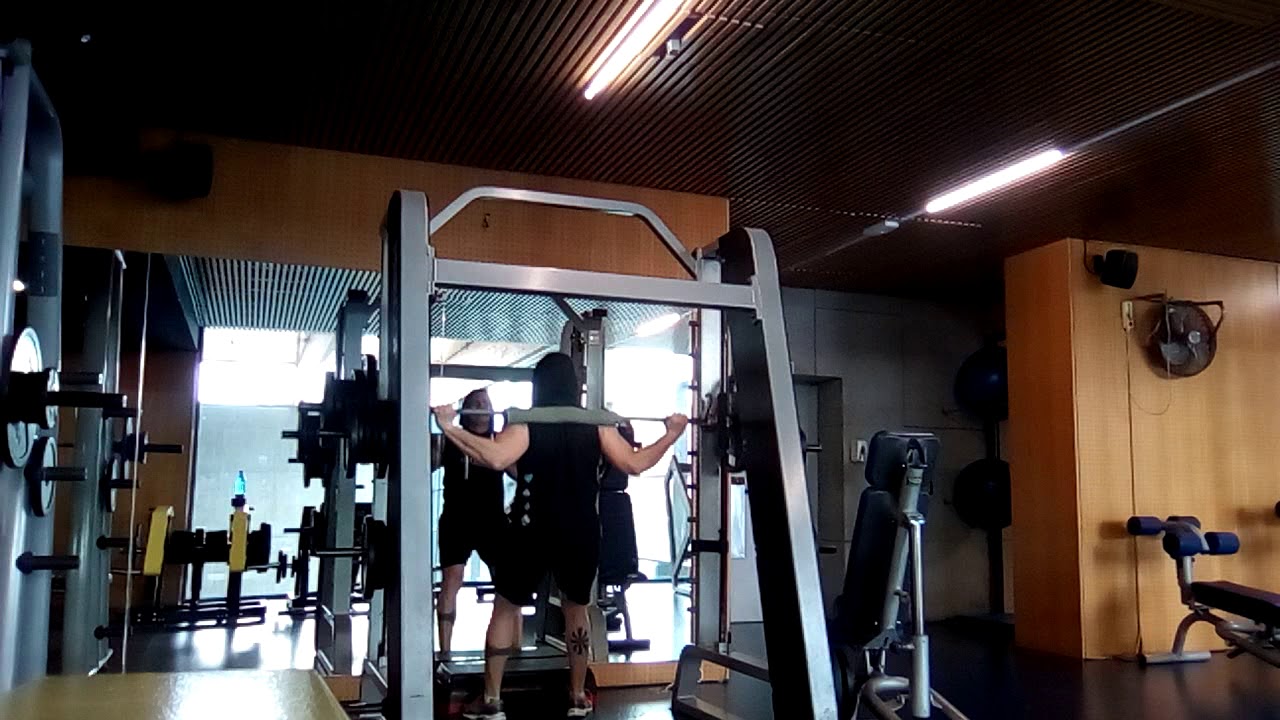 Sentadillas 100kg multipower. - YouTube