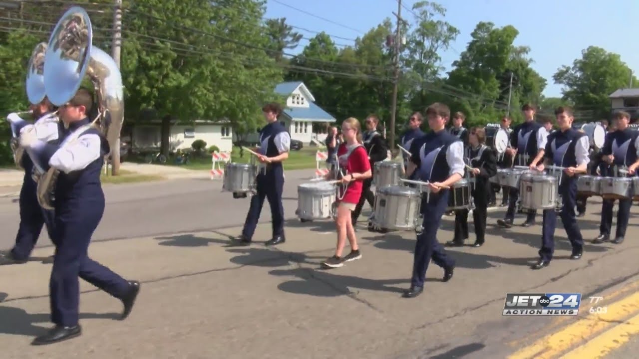 Thousands line Fairview streets for Memorial Day Parade - YouTube