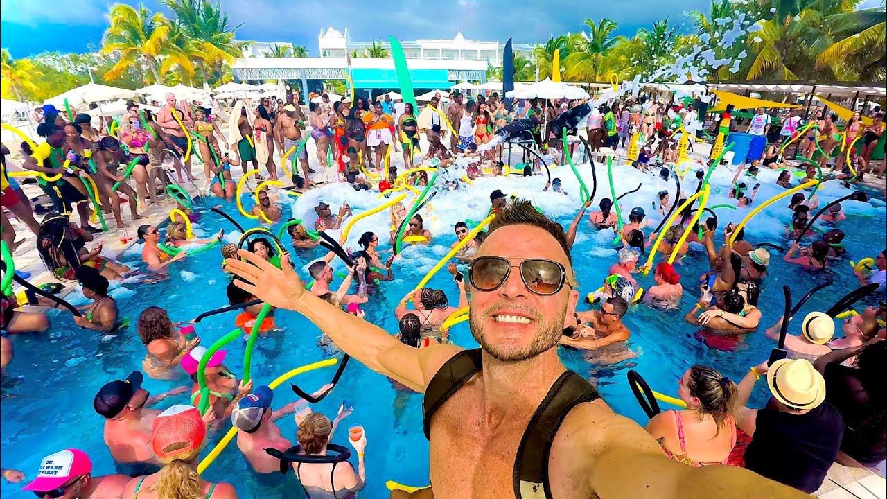 RIU REGGAE is a MAJOR VIBE! The Jamaican RIU Republica‼️ - YouTube