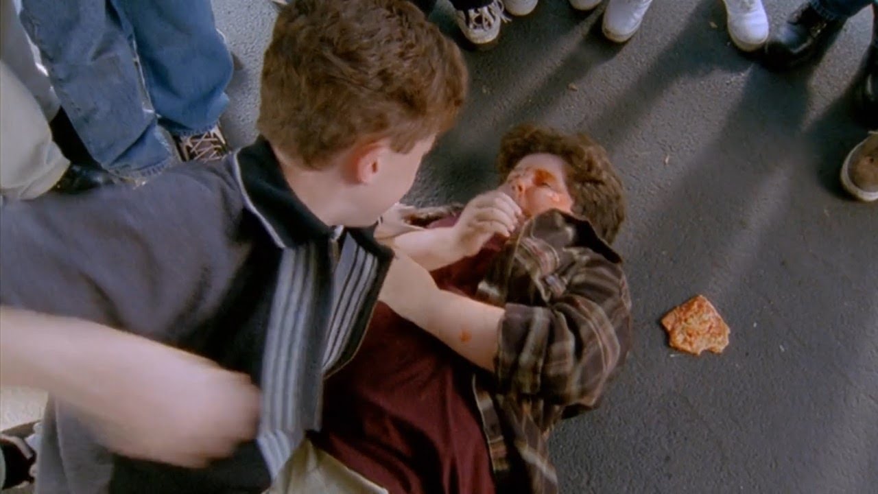 Malcolm beats up the "Pizza kid" (HQ) | S1 E4 - Malcolm In The Middle ...