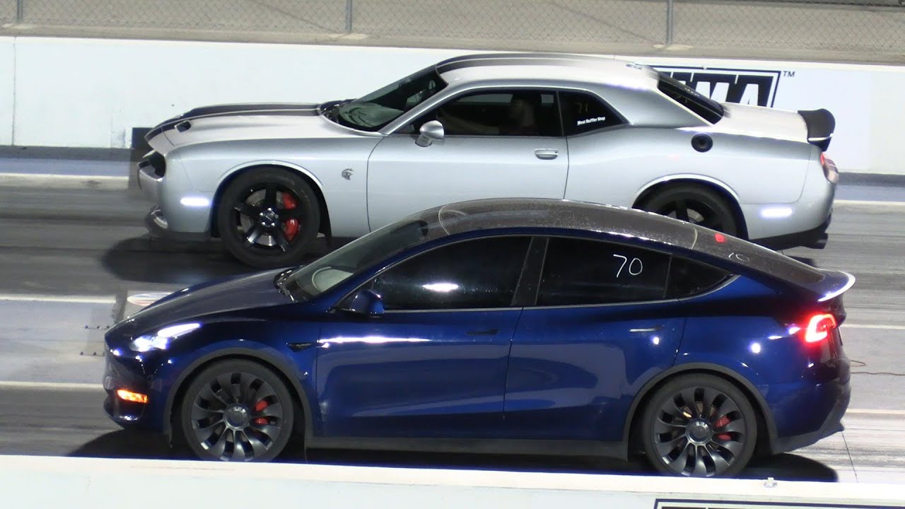 Hellcat vs Tesla - YouTube