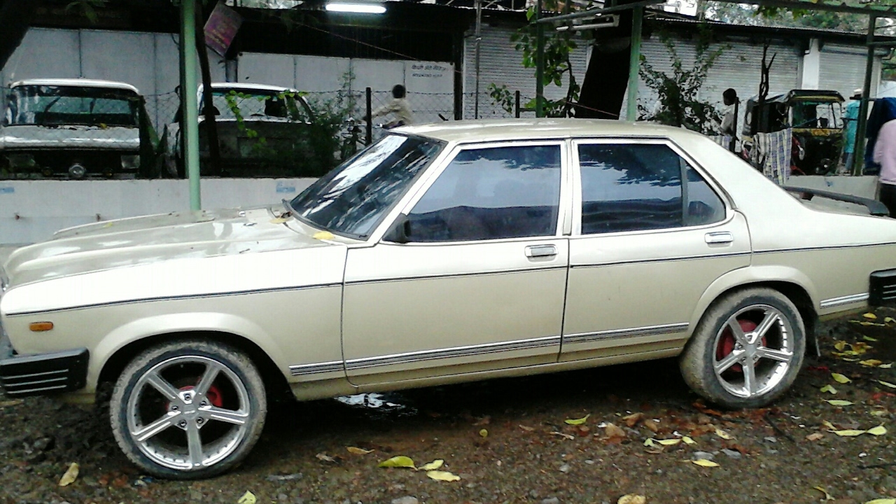 HM Contessa engine sounds like tractor - YouTube