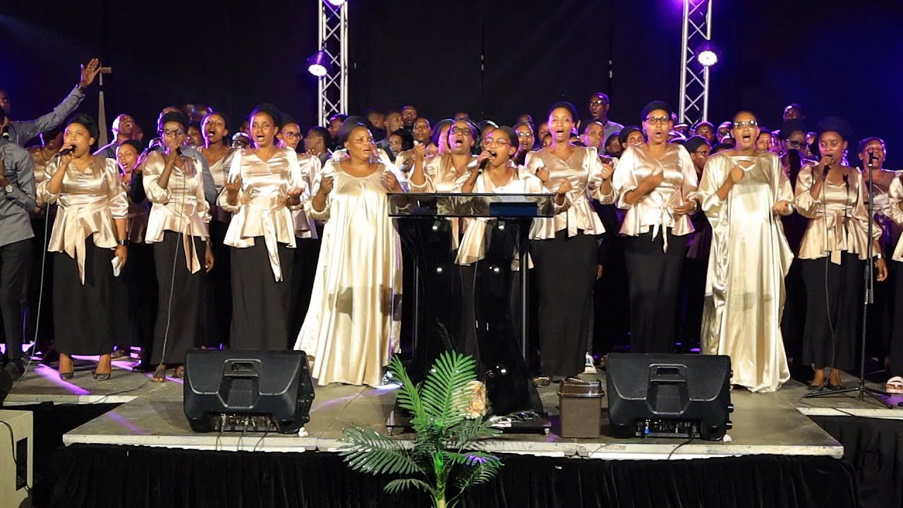 Woow🥰Mbega byiza Rehoboth Choir Adepr Mbugangari igize igiteramo kuri ...