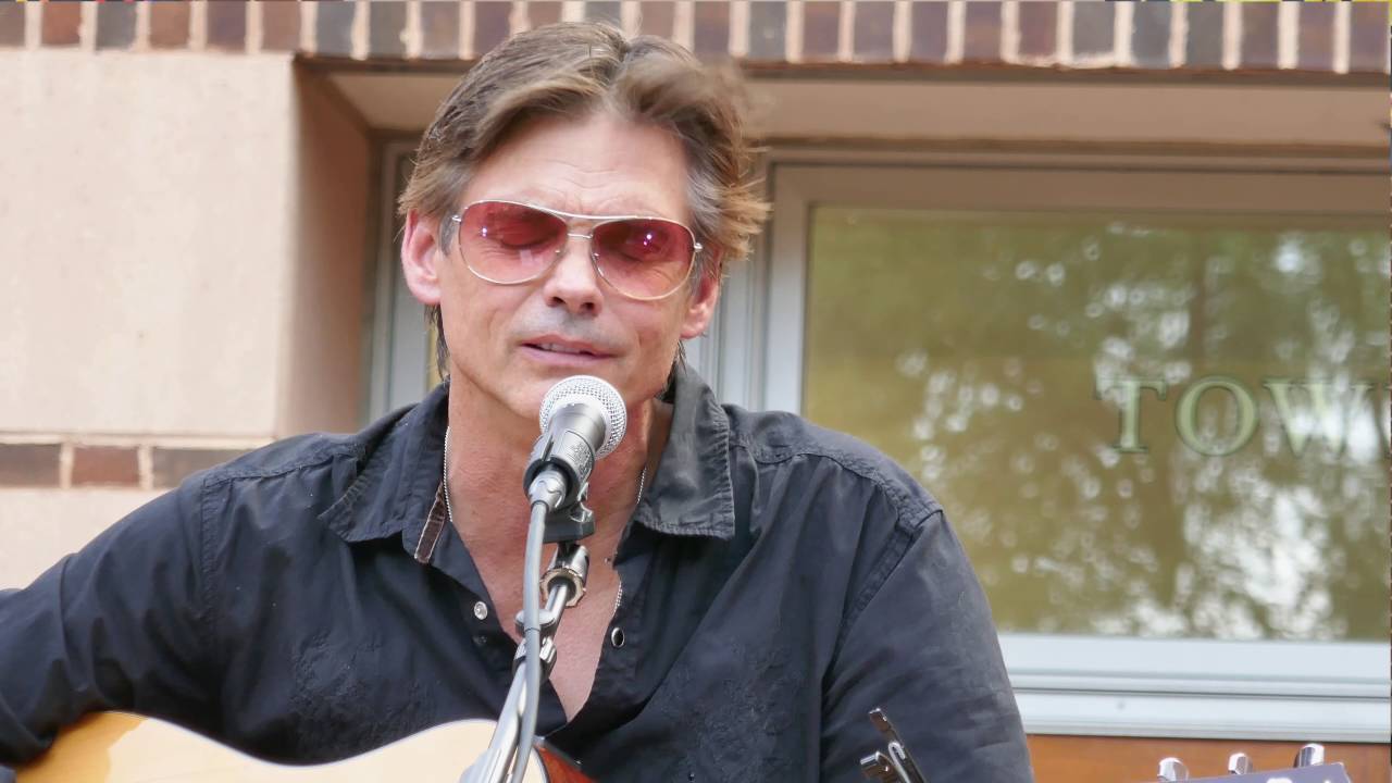 Summertime - Robbie Limon at the Leesburg City Hall (4K Video) - YouTube