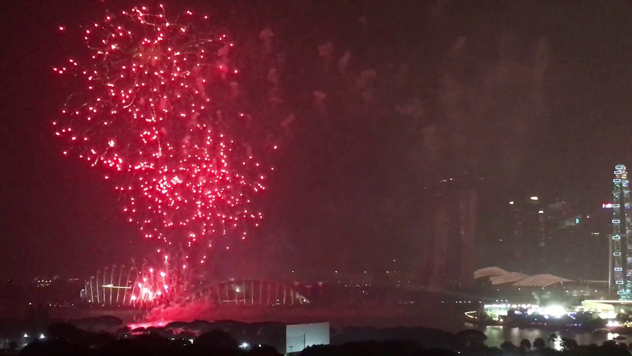 2019 Singapore F1 GP winners fireworks - YouTube