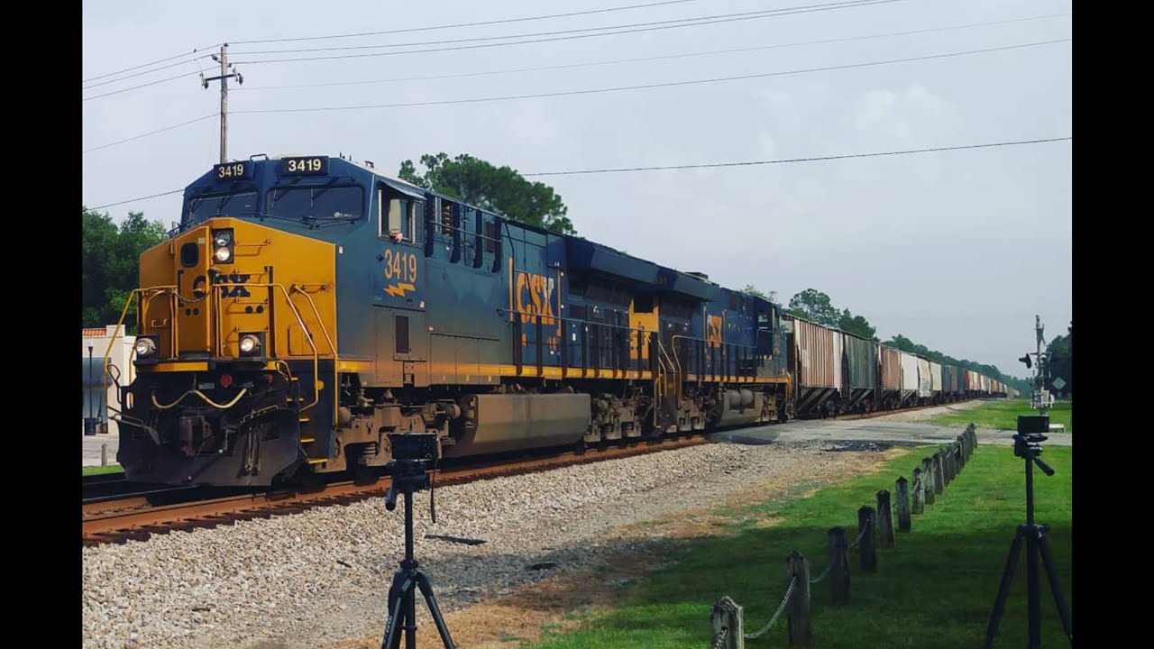 CSX train with Tier 4 Gevo duo - YouTube