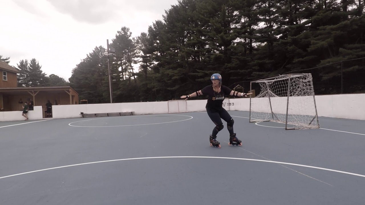 Backwards Crossovers in a Circle - Skating Skills Level 5 - YouTube