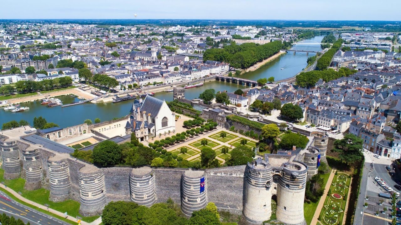 A la découverte d'Angers dans le Maine-et-Loire - YouTube
