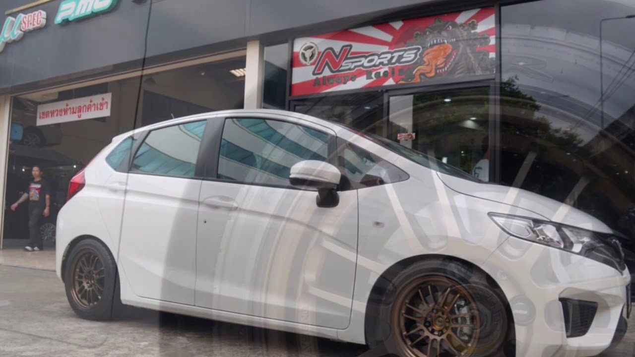 ล้อเรย์ RE30 15x7+30 4-100 + Honda Jazz GK By Nsports - YouTube
