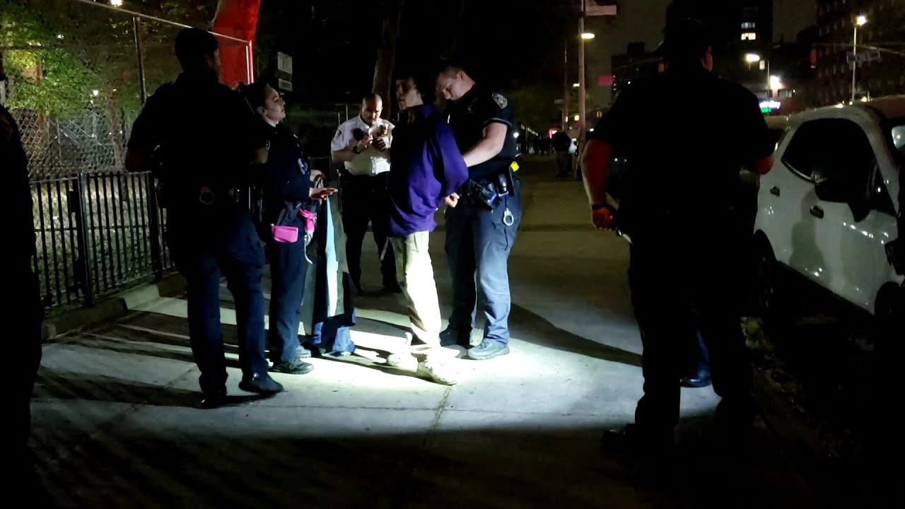 23Pct NYPD Officer Giving A Mentally ill Man A Perp Walk To The ...