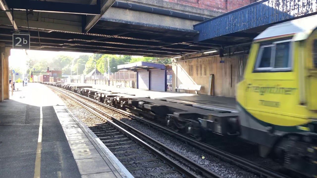 Class 70: Freightliner 70008 Passes Southampton Central With An ...