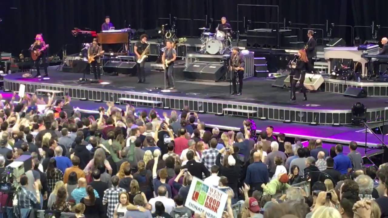 Bruce Springsteen. Seattle. 2016 Shout - YouTube