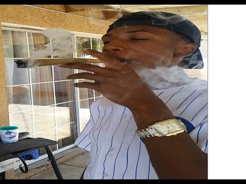 SMOKING A 8 GRAM JOINT - YouTube