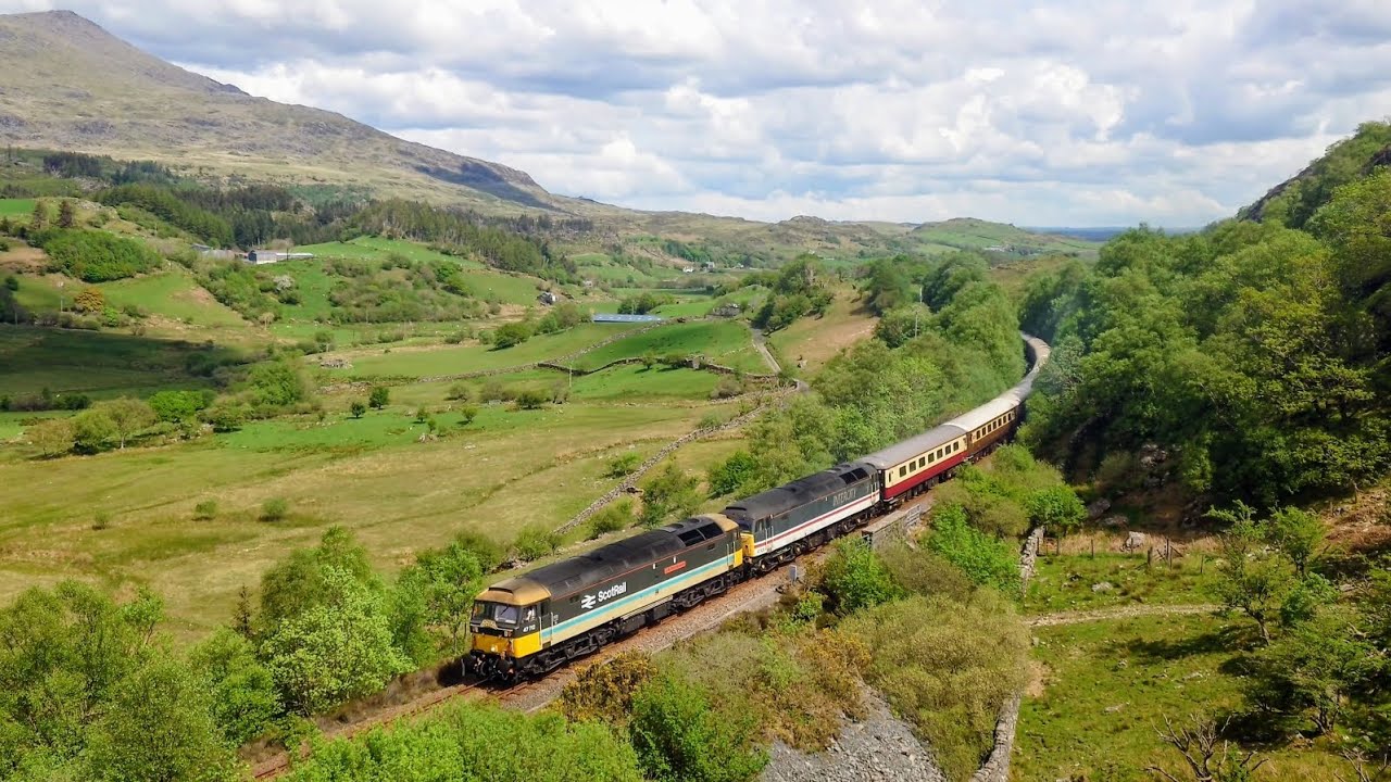 47712 and 47828 pass Roman Bridge on their way from Chesterfield to ...