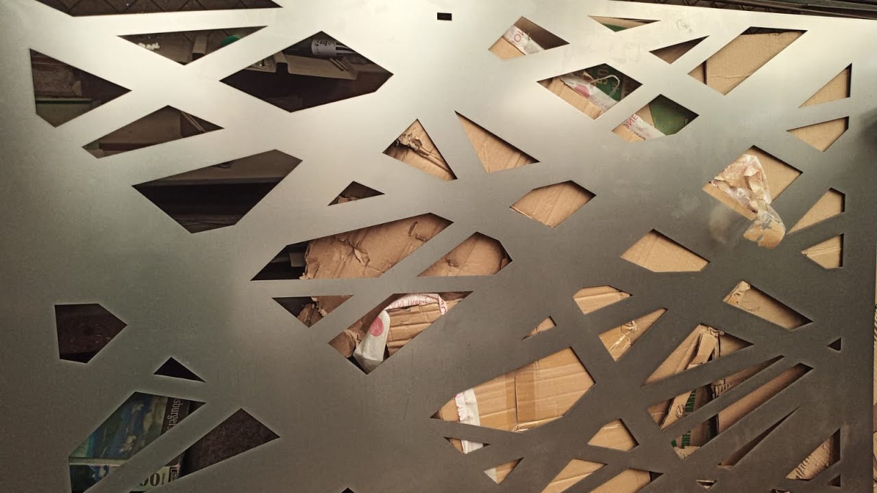 "Barandal moderno de celosía con lámina negra - Consejos de Herrería ...