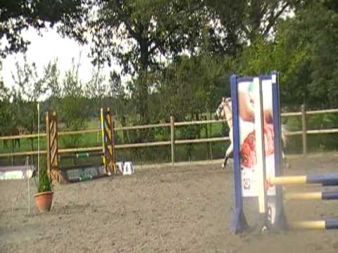 Pauline & Carlos oefenspringen op manege Meulendijks 60-70cm 08-08-2011