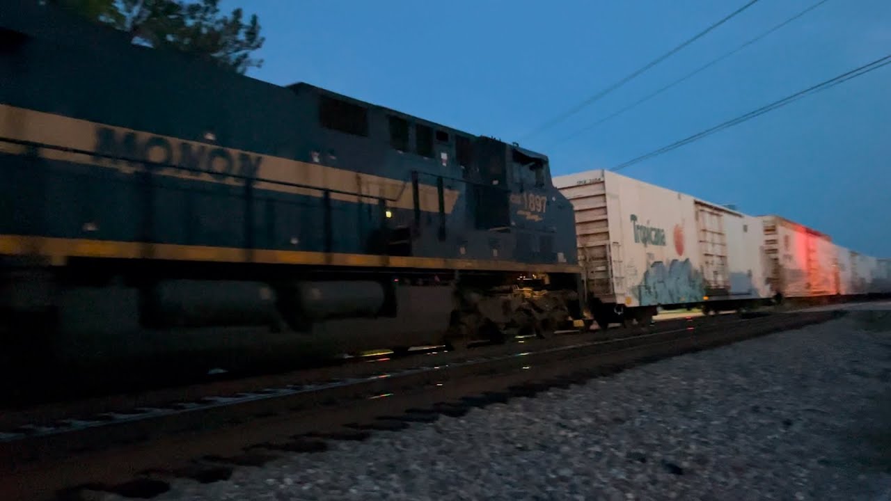 CSX 3217 Leads CSX I032-15 Intermodal Combo Train NB With CSXT 1897 Monon HU In Trail Florence ...