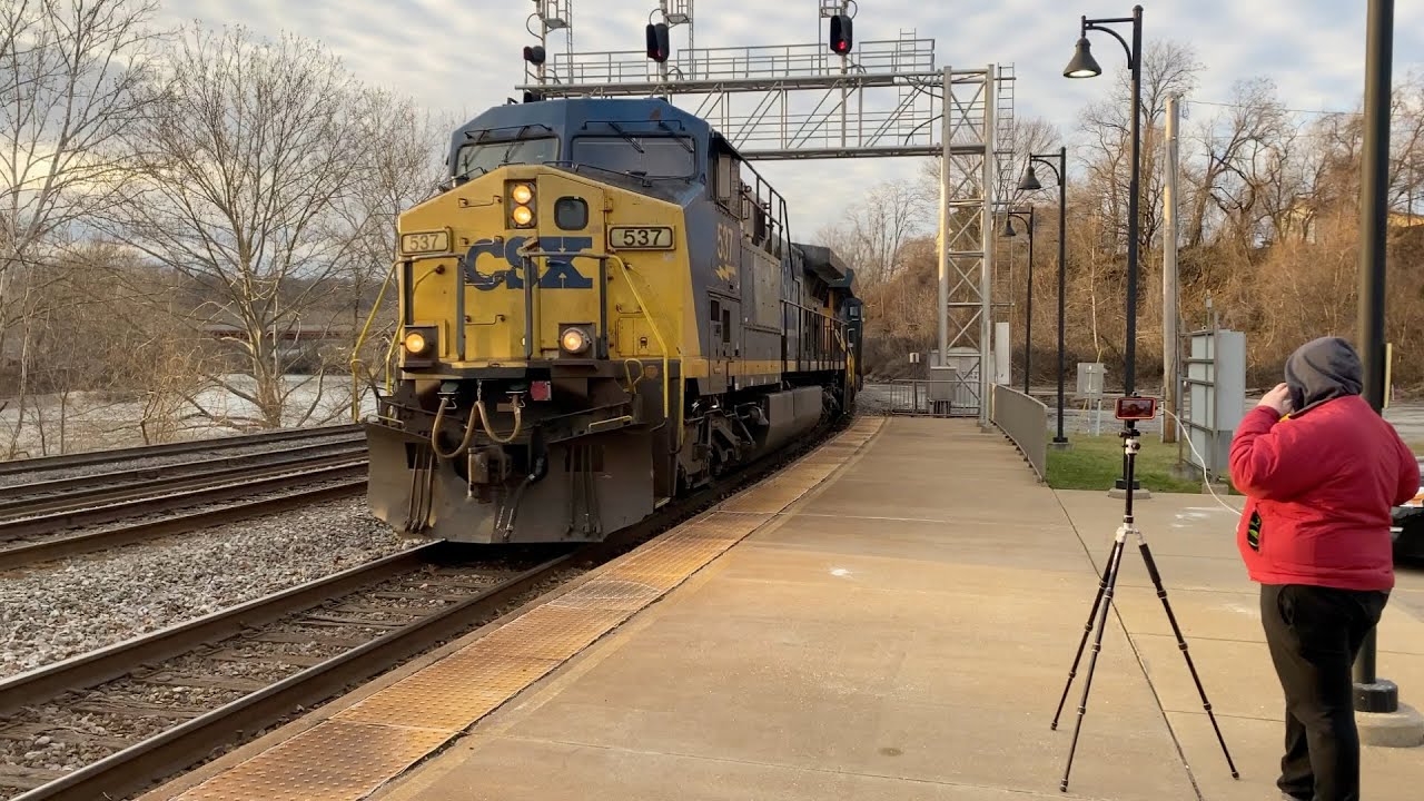 Wheeling & Lake Erie pulling into Connellsville Yard & CSX trains in ...
