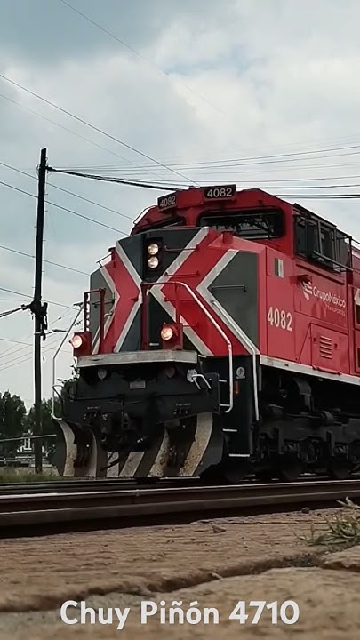 Un Ordinario Puebla con una SD70ACe liderando! Ferromex #4082 y FXE #ac4400cw #4559 rumbo norte ...
